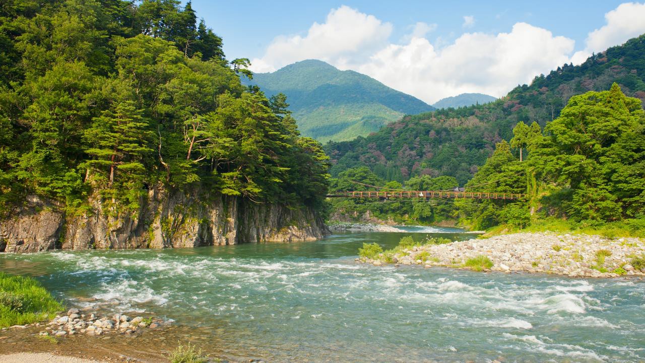 Tony Robinson: Britain's Ancient Tracks - Airs 7:30 PM 2 Aug 2018 on SBS ONE - ClickView
